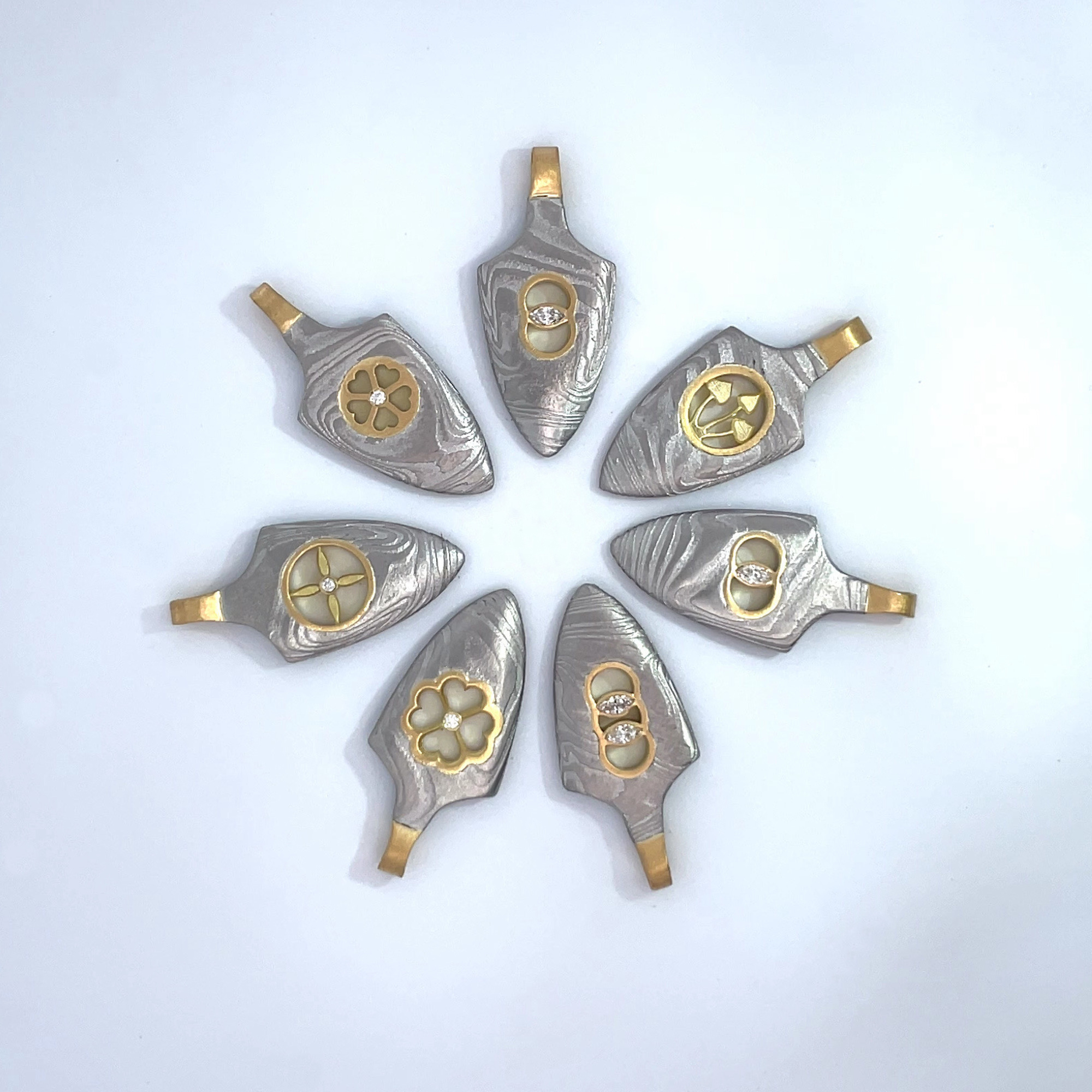 Yanone Pendant, Three Flower Buds